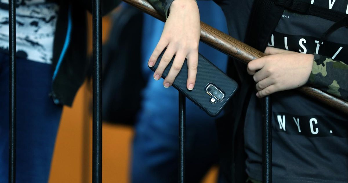 Šimetin: 'Zabrana mobitela u osnovnim školama i tijekom odmora ...