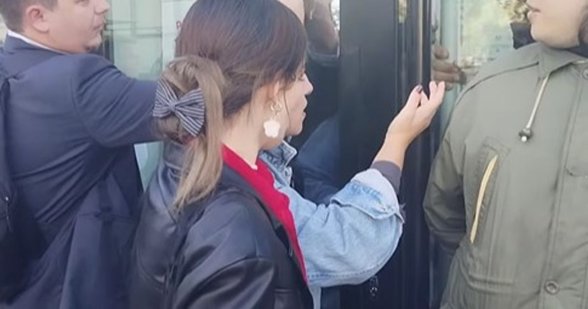 Napadnuti studenti ispred zgrade Rektorata u Novom Sadu | Telegram.hr