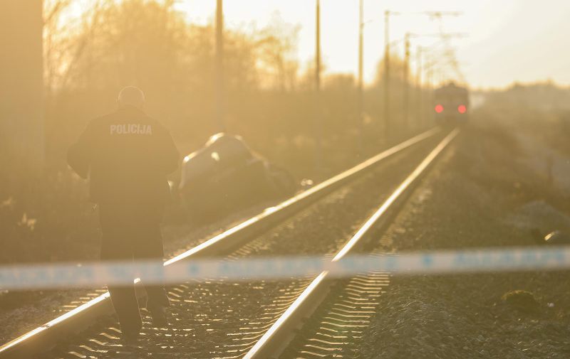U Bjelovaru vlak naletio na automobil, putnica u stanju šoka u bolnici | Telegram.hr