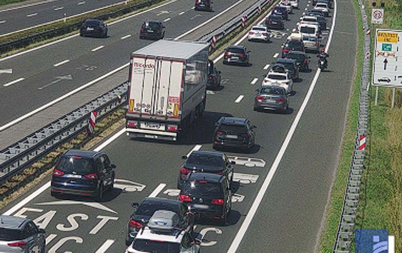 Gužve na prometnicama diljem zemlje, na A3 promet usporila nesreća ...