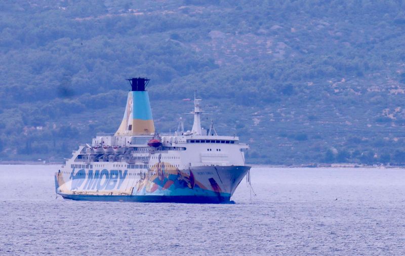 Splićani prosvjedovali protiv broda s azbestom | Telegram.hr