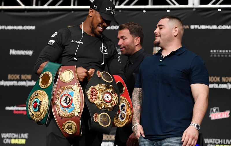 Ruizov pogled na Joshuine pojaseve baš nalikuje pogledu djeteta kad mu ...