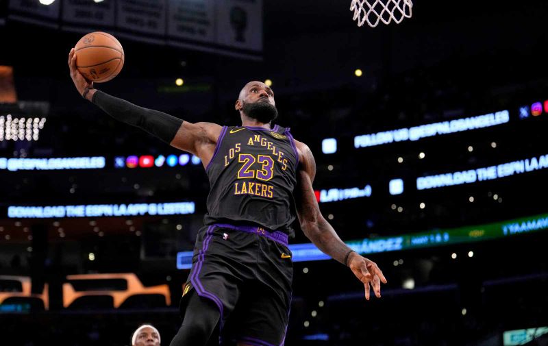 LeBron James briljira i u 42. godini, bio blizu triple-dooublea ...
