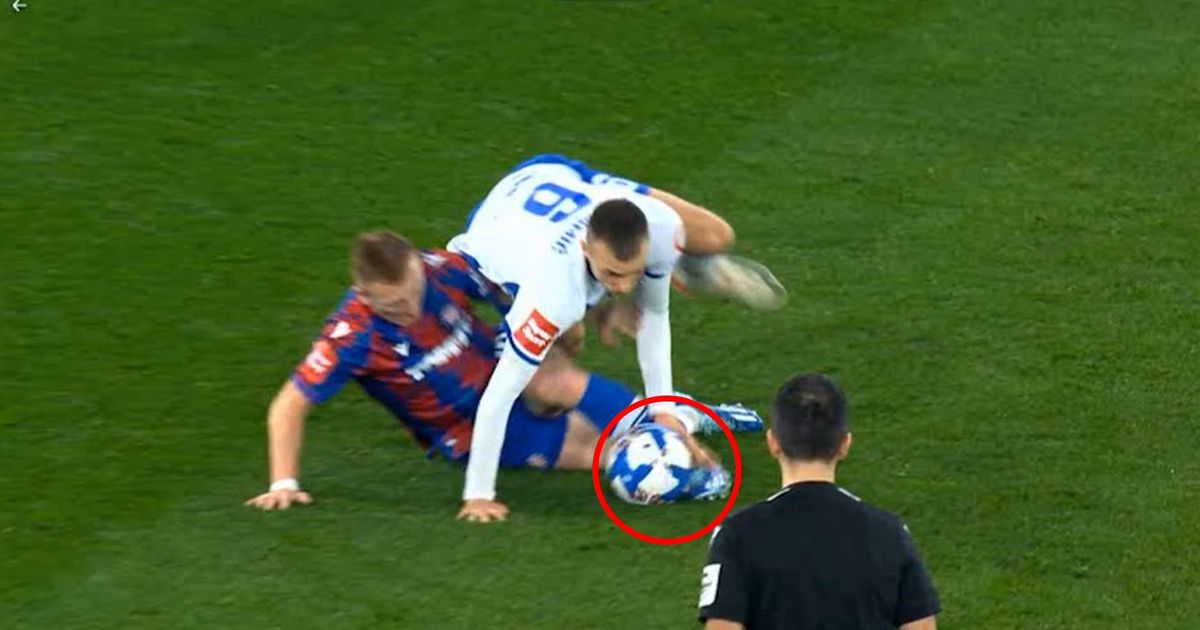 Evo nove VAR snimke, ovaj put kod Nejašmićeve ruke. Poslušajte kako se ...