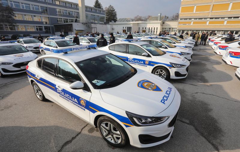 Policajac službenim autom vozio unatrag i udario u policijsko vozilo | Telegram.hr
