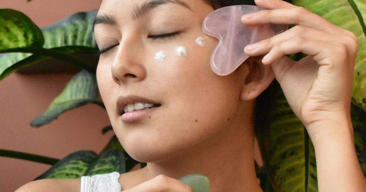 Gua sha: Potpuni vodič za korištenje u večernjoj rutini njege kože ...