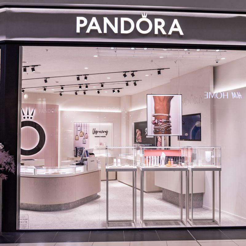 Vodimo vas u virtualnu šetnju preuređenom Pandora trgovinom | Super1.hr