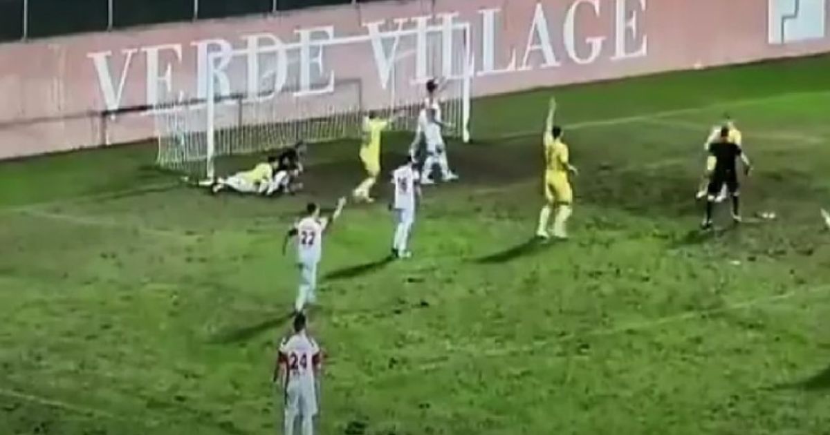 Skandal u susjedstvu. Igrač pogodio gredu, sudac svirao gol | Telegram.hr