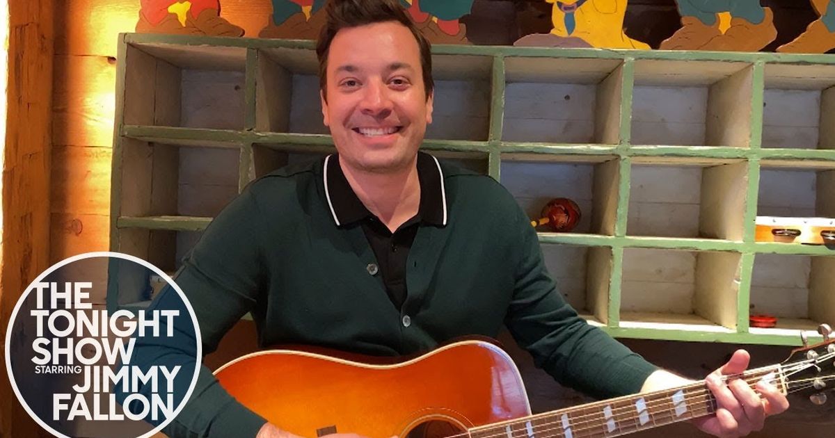 Jimmy Fallon svoj popularni show u doba korone vodi od kuće. Epizode su ...