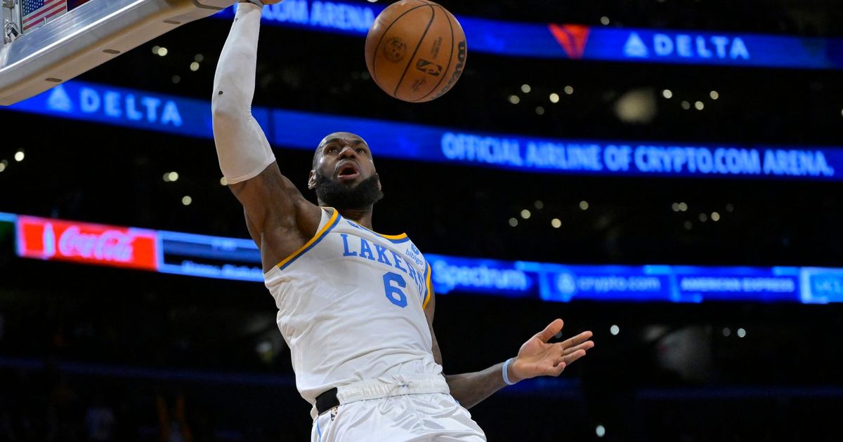 LeBron James stigao je do 516. utakmice s 30 ili više poena. Više ima ...