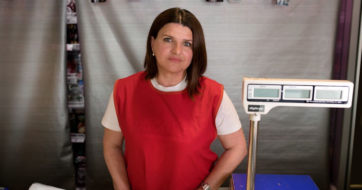 Trgovkinja Ana Gavran 30 godina radi u prehrambenim dućanima. Danas, na ...