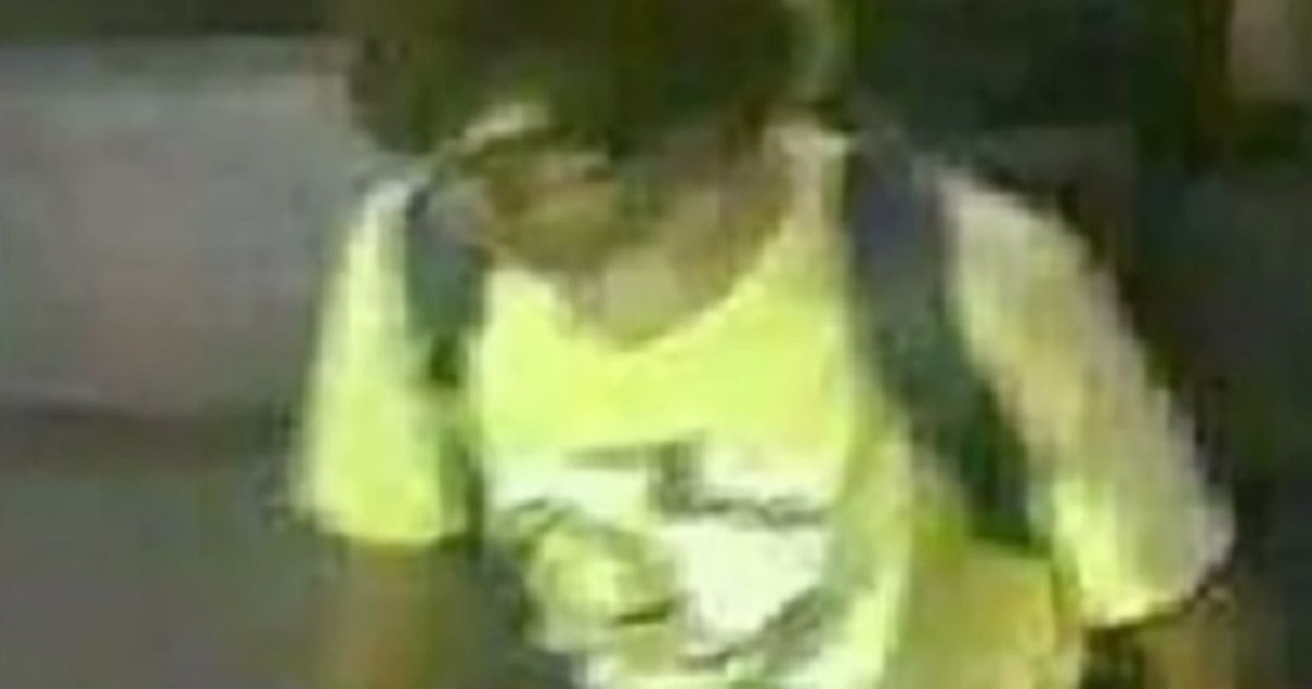 Snimke nadzornih kamera otkrile, ovaj čovjek postavio je bombu u ... Snimke nadzornih kamera otkrile, ovaj čovjek postavio je bombu u ...