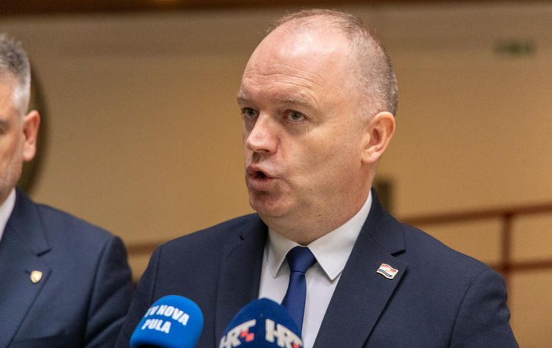 Ministar Šipić kaže da se demografije trebaju uhvatiti svi | Telegram.hr