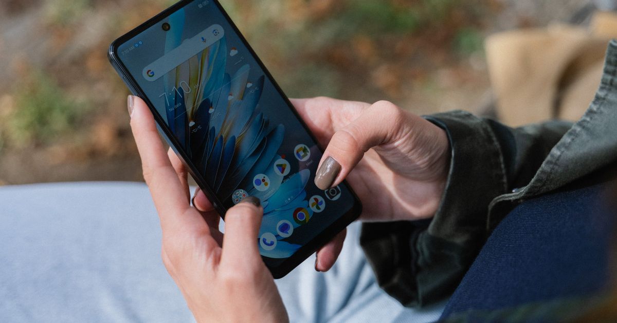 Isprobala sam novi 5G Pro mobitel i slušalice: Evo što me je oduševilo | Super1.hr