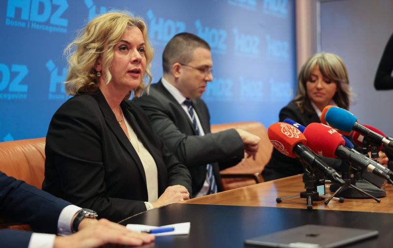 Željana Zovko: Jesu li ljudi sve gluplji što su mobiteli pametniji ...