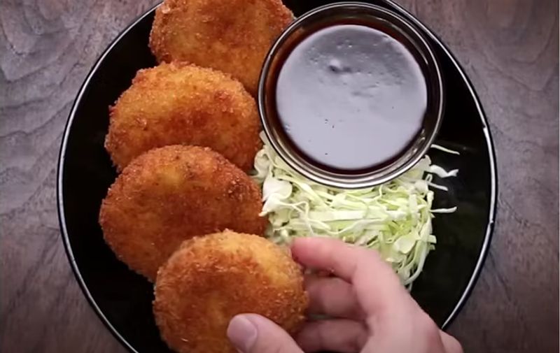 Japanska mesnica radi suludo popularne krokete od Kobe govedine. Lista ...