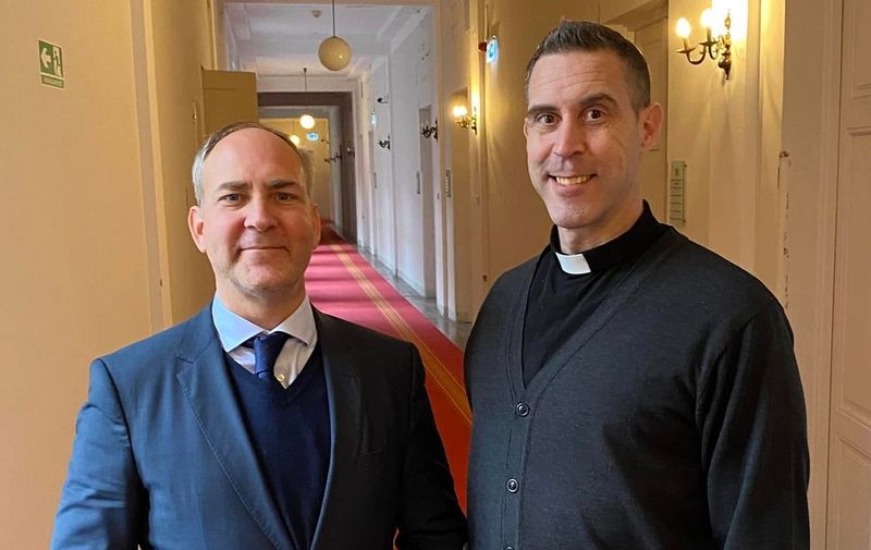 Stephen Bartulica objavio da mu je preminuo brat, svećenik Anđelko ...