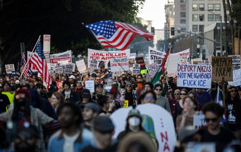 Deseci tisuća ljudi diljem SAD-a prosvjedovali protiv ICE-a | Telegram.hr