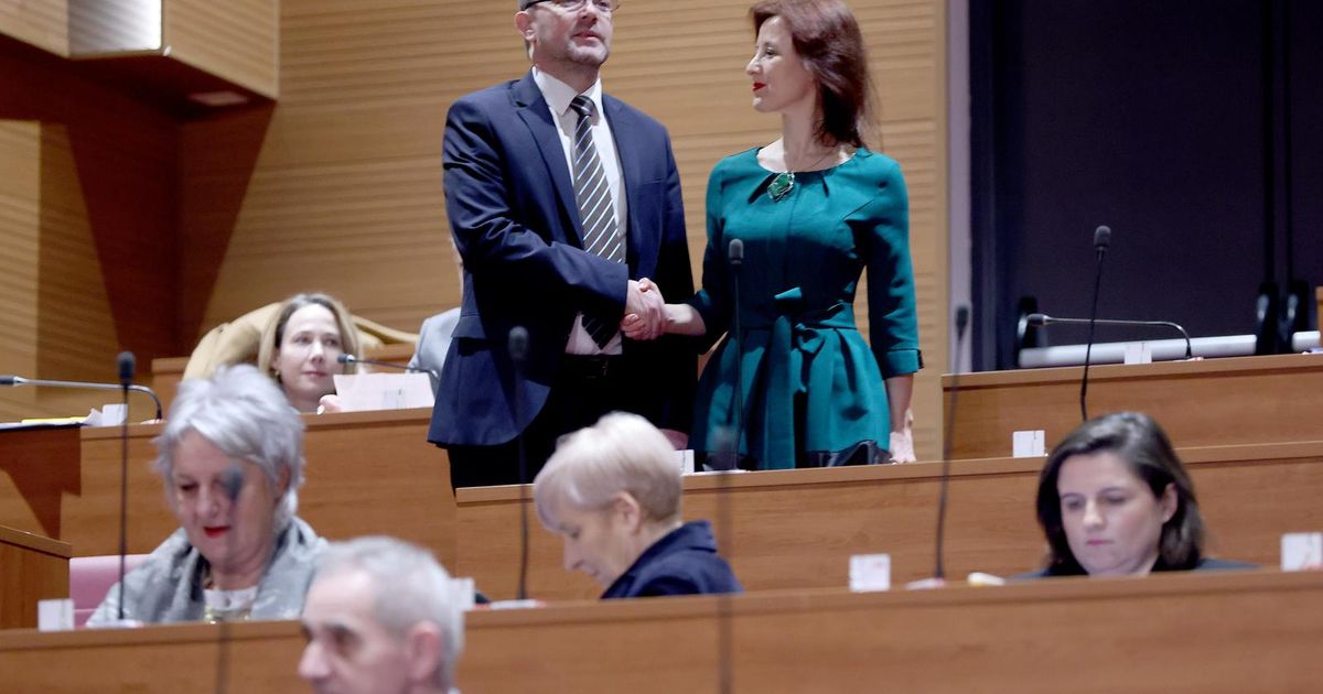 Orešković: 'U Sabor šaljem izmjene Zakona o grbu, zastavi i himni ...