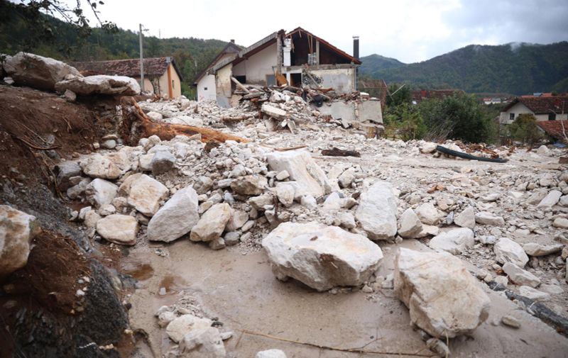 Spasioci tragaju za nestalima nakon poplava u Jablanici | Telegram.hr