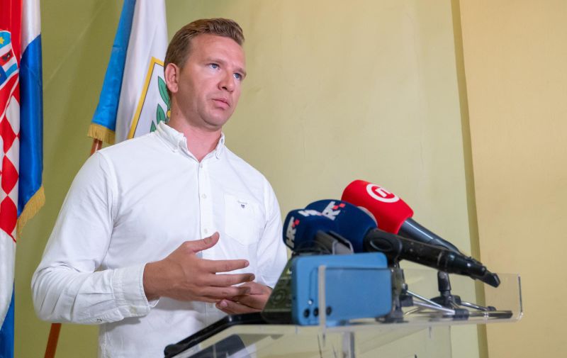 Državni tajnik Bilaver drži konferenciju za medije o nesreći s ...