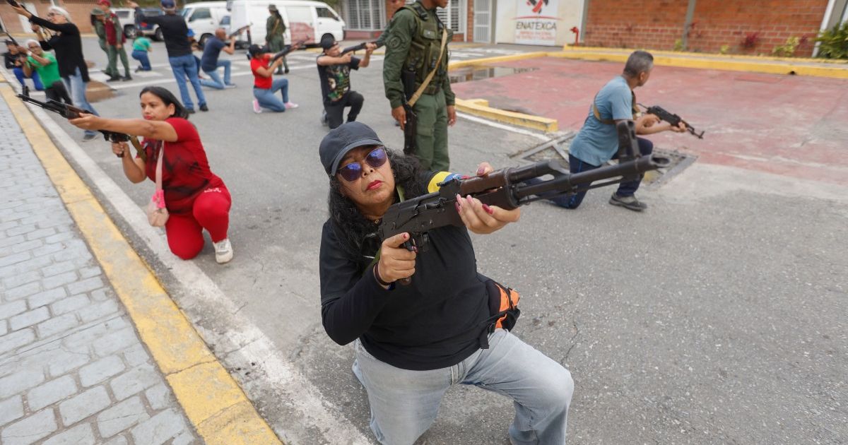 Venezuela trenira civile za rat u slučaju američkog napada | Telegram.hr