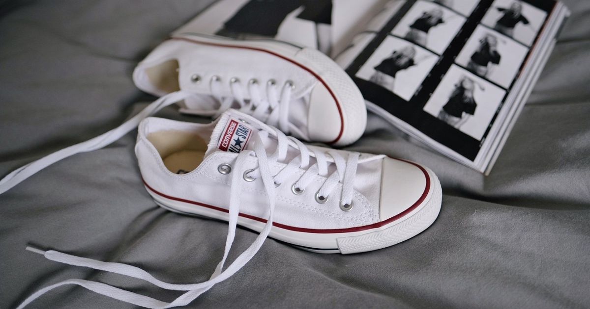 Trkom u ShoeBeDo po novi par Converse bijelih starki koje će se ...
