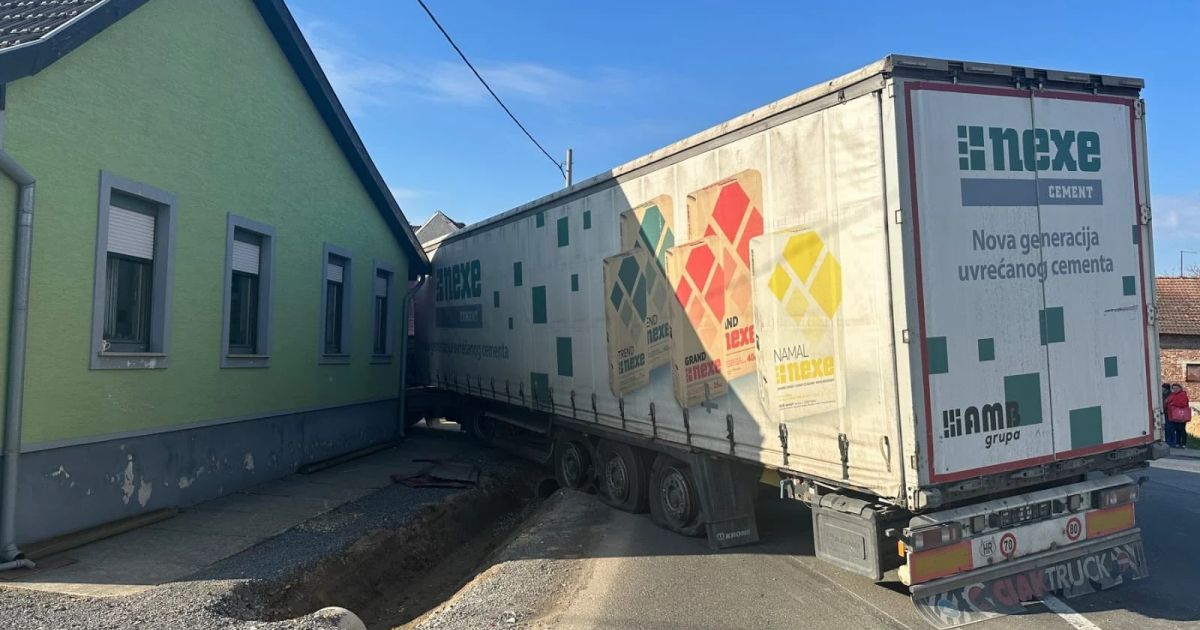 Foto. Kamion se sudario s BMW-om i zabio u kuću kod Đurđevca | Telegram.hr