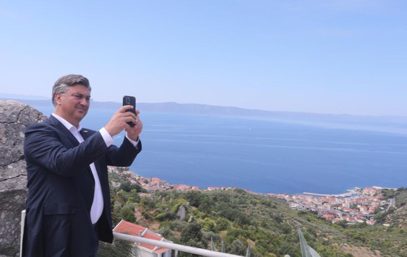 Plenković je danas obilazio požarište kod Podgore i Tučepa | Telegram.hr